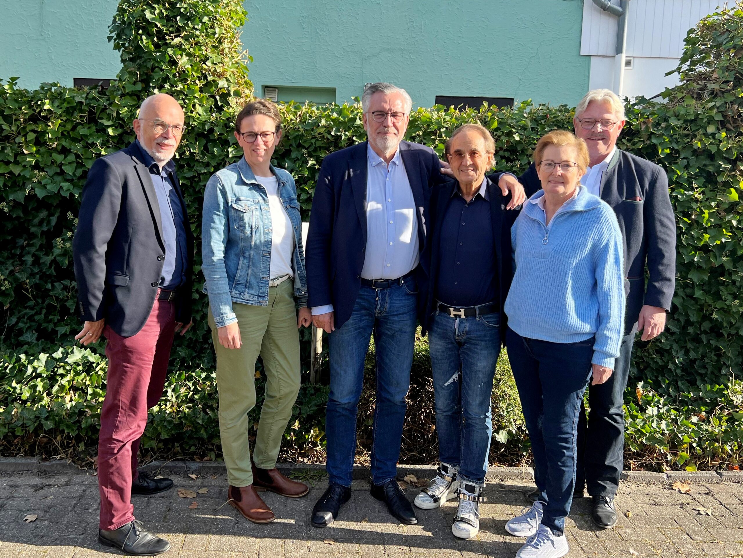 Wegbegleiter des AIW – Herzliches Wiedersehen beim Ehemaligentreffen - AIW Unternehmensverband