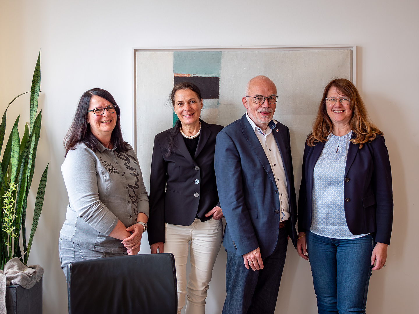 Neue und scheidende AIW Geschäftsführung zu Besuch im Ahauser Rathaus – auf weiterhin gute ...